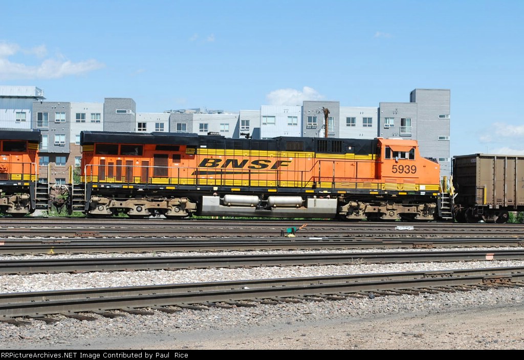BNSF 5939 Coal Train Helper